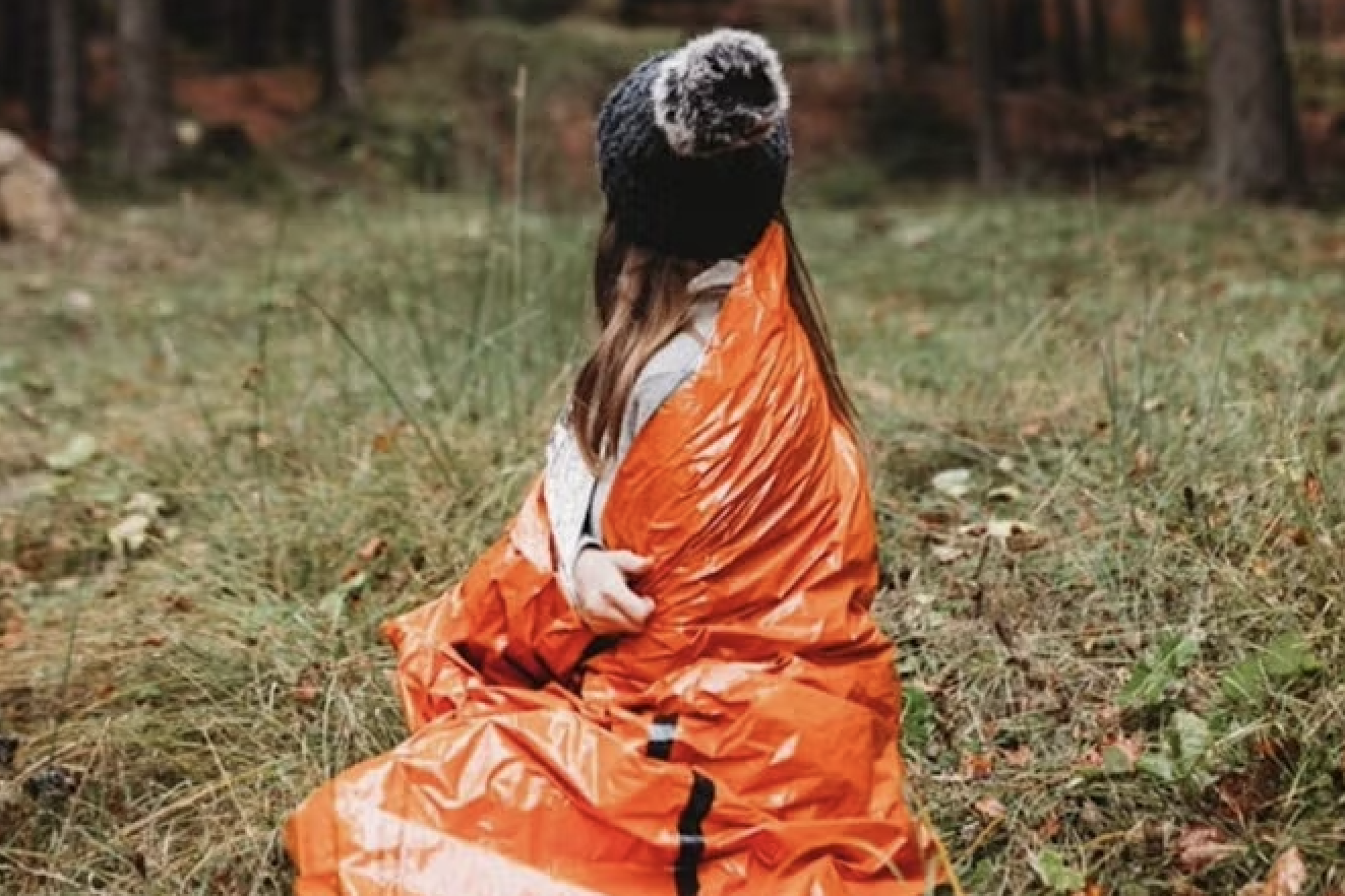 【100均・ダイソー・モンベル】エマージェンシーシートのおすすめ人気ランキング10選！使い方なども紹介｜monocow [モノカウ]